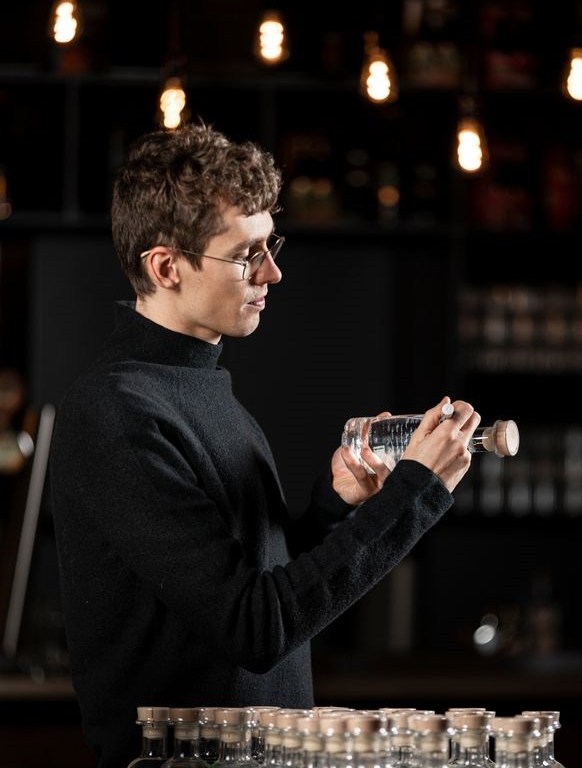 El belga Lost Frequencies patenta Ocus Gin, su propia marca de ginebra ...