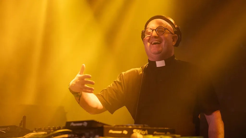 Padre Guilherme presenta su nuevo trabajo ‘Si Tuvieras Fe EP’ (Lux ...